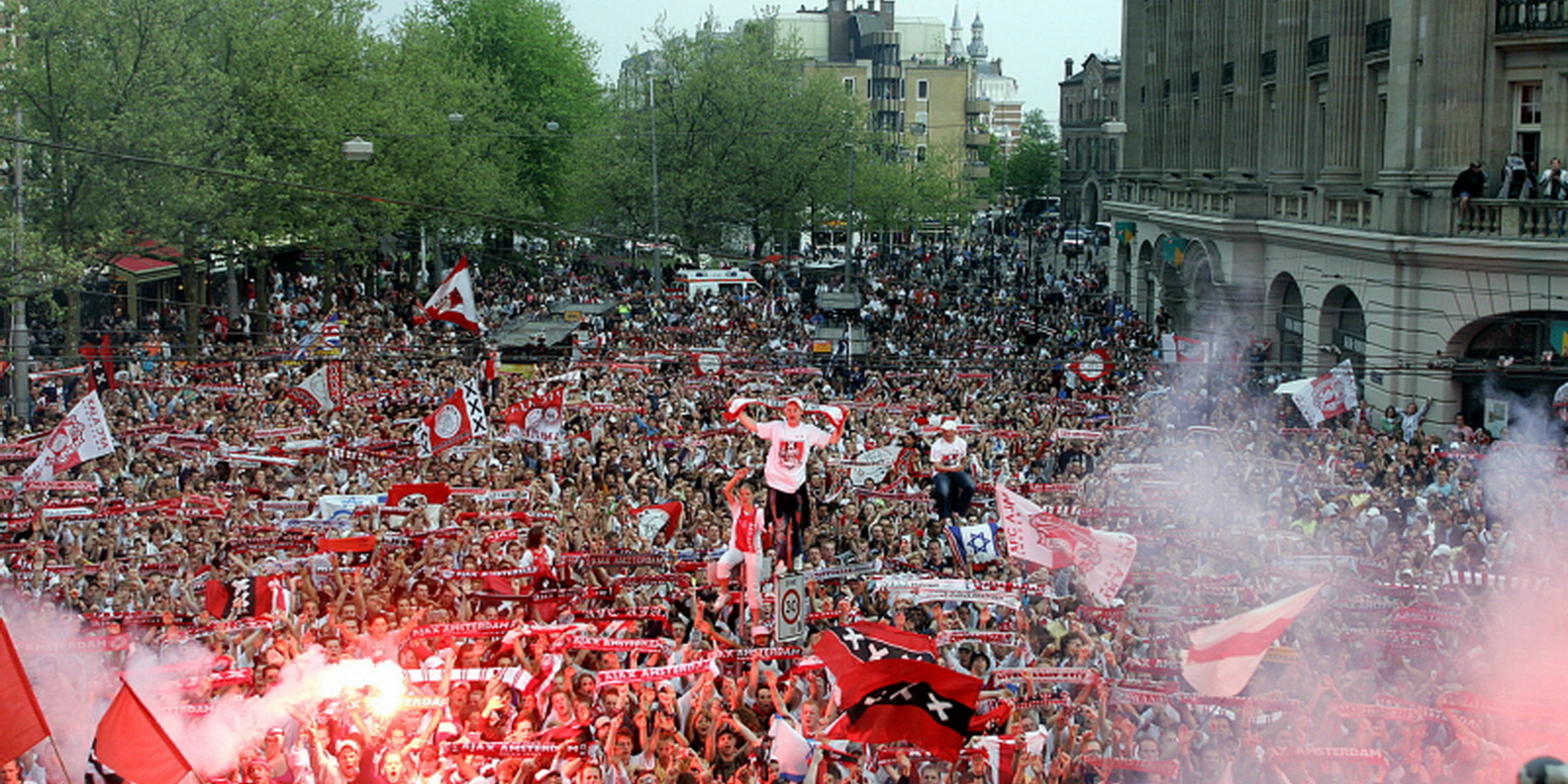 Leidseplein stroomt vol met Ajax-supporters | VoetbalPrimeur.nl