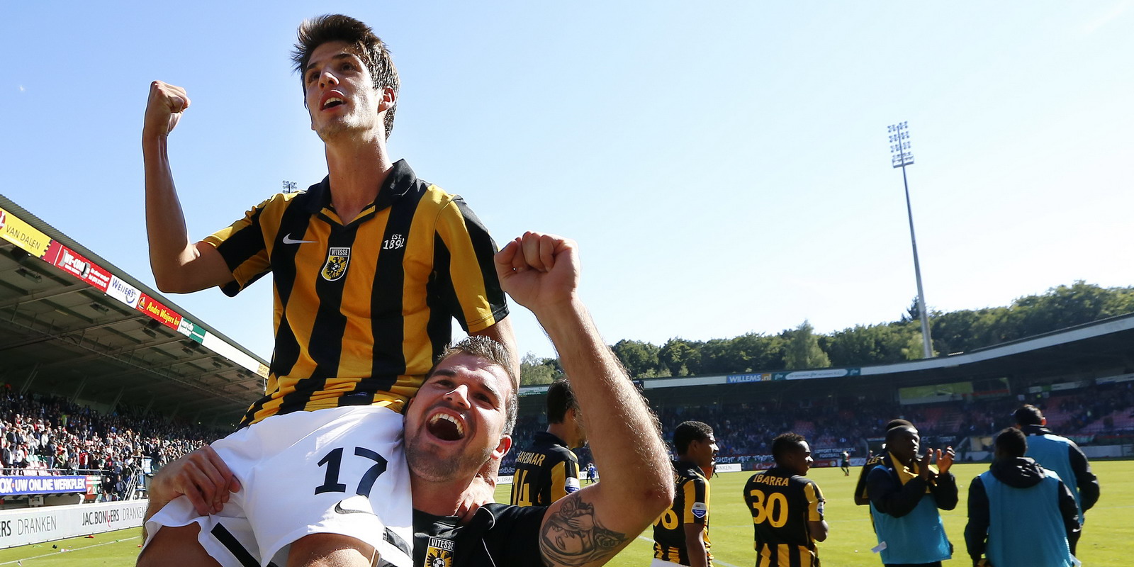 Vitesse-fans stelen spandoek van rivaal NEC | VoetbalPrimeur.nl